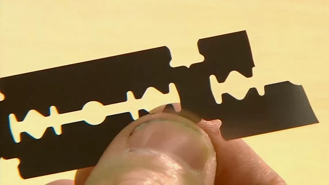 Video Cách Con Người Tạo Ra Lưỡi Dao Cạo.mp4 - Loài Vật